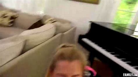 Watch Петух любящий блондинка с большой задницей любит сосать большой инструмент своего партнера