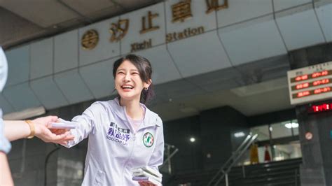 館長稱賴品妤「胸部快跑出來」 民進黨性平部：譴責性羞辱、性騷