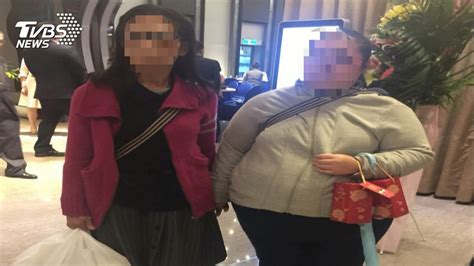 亂入婚宴白吃！「蟑螂母女」gg了 女兒起訴、媽遭通緝│tvbs新聞網