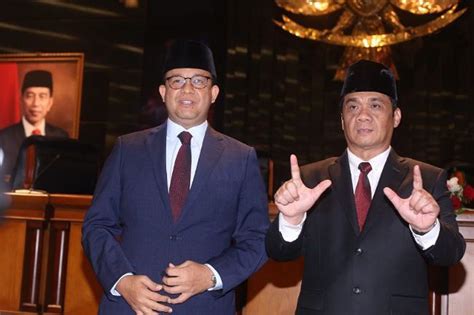 Sah DPRD DKI Jakarta Umumkan Pemberhentian Anies Baswedan Riza Patria