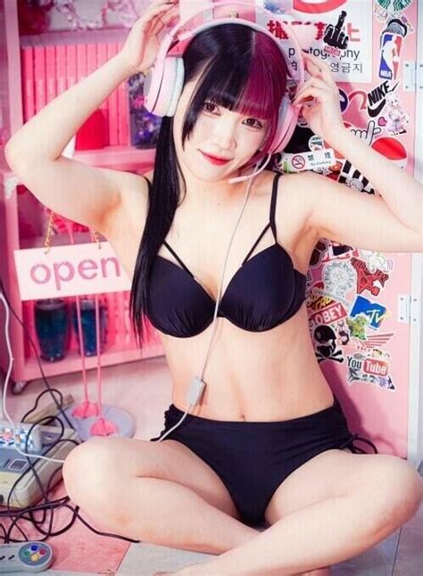 9 hot sexy maki itoh bikini pics