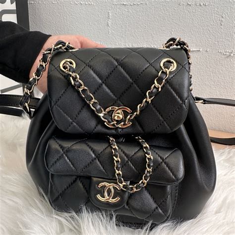 CHANEL 香奈兒經典金色雙C LOGO菱格小羊皮雙肩後背包 小號 黑色 PopChill 拍拍圈