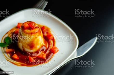 쌀 요리와 토마토 기반 소스 음식의 우아한 부분에 근접 촬영 건강한 생활방식에 대한 스톡 사진 및 기타 이미지 건강한 생활