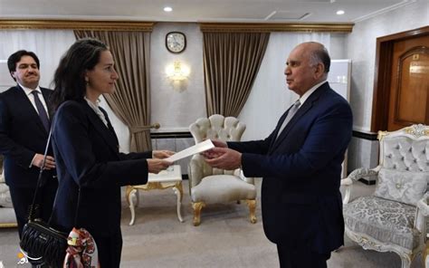 وزير الخارجيَّة يتسلـَّم نسخة من أوراق اعتماد سفيرة سويسرا غير المُقيمة