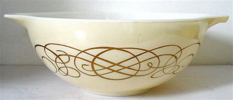 Vintage 1959 Pyrex Corning Cinderella Nesting Mixing Serving Chip Bowl