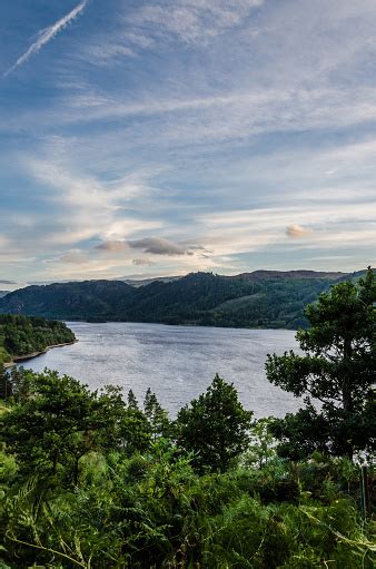 夏の日に撮影した北西イングランドのカンブリア州でイギリスの湖水地方国立公園の風景します イギリスのストックフォトや画像を多数ご用意