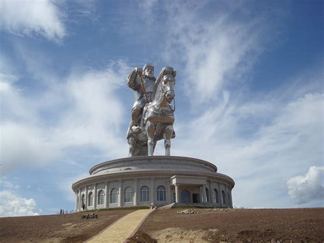 Конная статуя Чингисхана