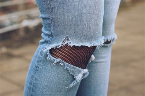 Suchtrausch Outfit Ripped Jeans And Fishnet Tights