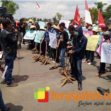 Tuntut Hentikan Pengalihan HGU Perkebunan Massa FPPM Geruduk Kantor