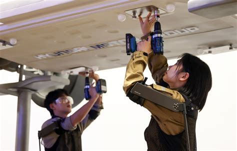 현대차 웨어러블 로봇 엑스블 숄더 최초 공개 한국경제