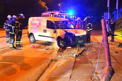 Betrunken Am Steuer Autofahrer In Hamburg Bei Unfall Verletzt MOPO