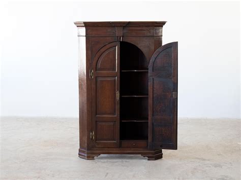 18th Century Georgian Oak Corner Cupboard For Sale At 1stdibs
