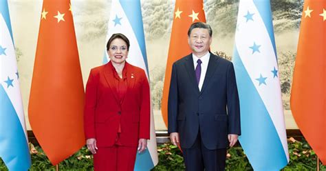 មេដឹកនាំហុងឌូរ៉ាស ធ្វើទស្សនកិច្ចនៅប្រទេសចិនជាលើកដំបូង ដើម្បីចាប់ផ្តើមទំនាក់ទំនងការទូតជាផ្លូវការ