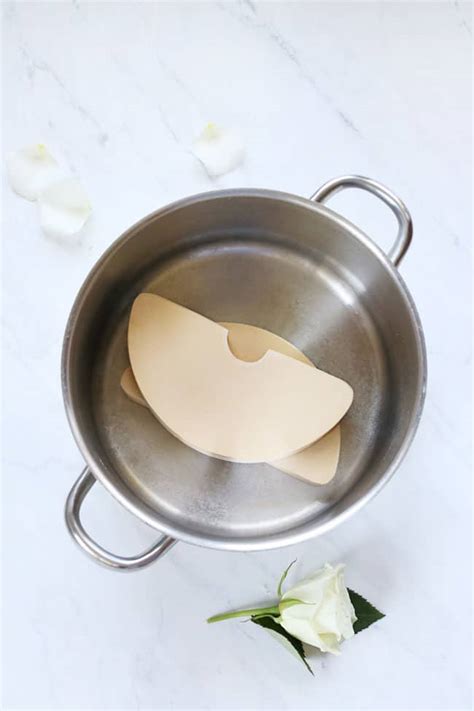 Making Rosewater At Home 4 Easy Methods Plus 11 Beauty Uses Hello Glow