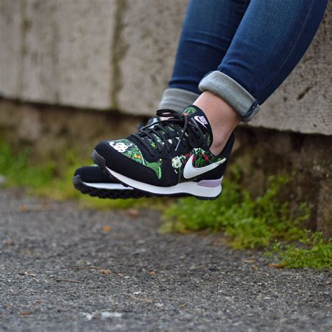 Nike W Internationalist Premium Blackfloral Sneakersfr