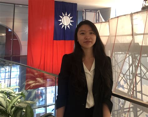 中華鱻傳媒 崑大金融系余昱錡跨域考取7張財金證照 傑出專業獲頒市長獎