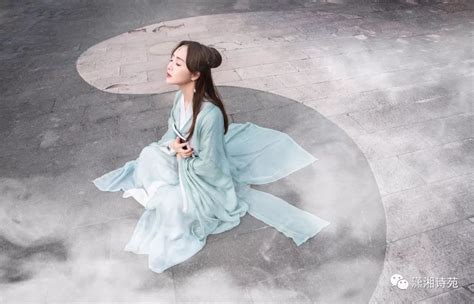 扫尽浮尘浮尘浮尘意思大山谷图库