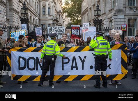 London England Uk 5th Sep 2022 Protesters Gather Outside Downing