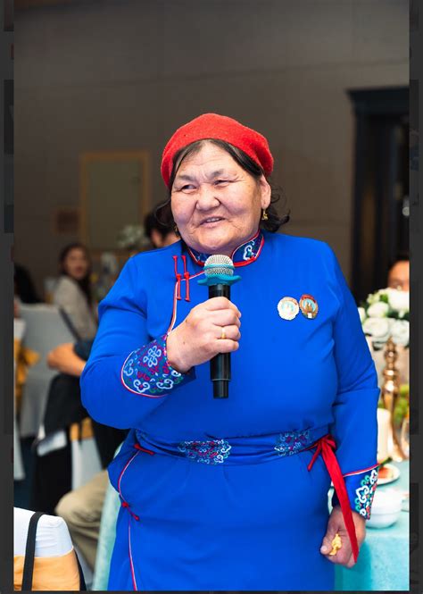 Н Алдарт эхийн 2 р одонгоор шагнагдлаа Урилга хүлээн авч бидний гэр бүлийн баярыг хуваалцаж