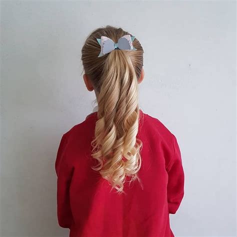 Лучшие прически на 1 сентября 2025 для девочек 50 фото идей