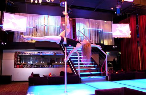 Cours de pole dance à Paris Pole dancing Loft Fun slide