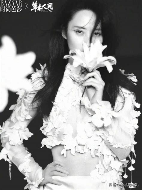 48岁“水灵”蒋勤勤《elle》杂志大片，优雅大女人风姿万千 魅力时尚