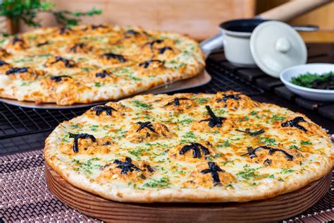Food Shorts New Menu Items From Las Flores Angels Pizza And More