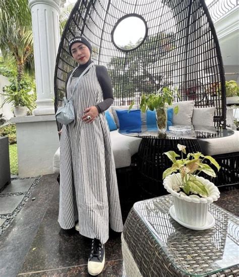 Turun 25 Kg 10 Potret Melly Goeslaw Disebut Mirip Lesti