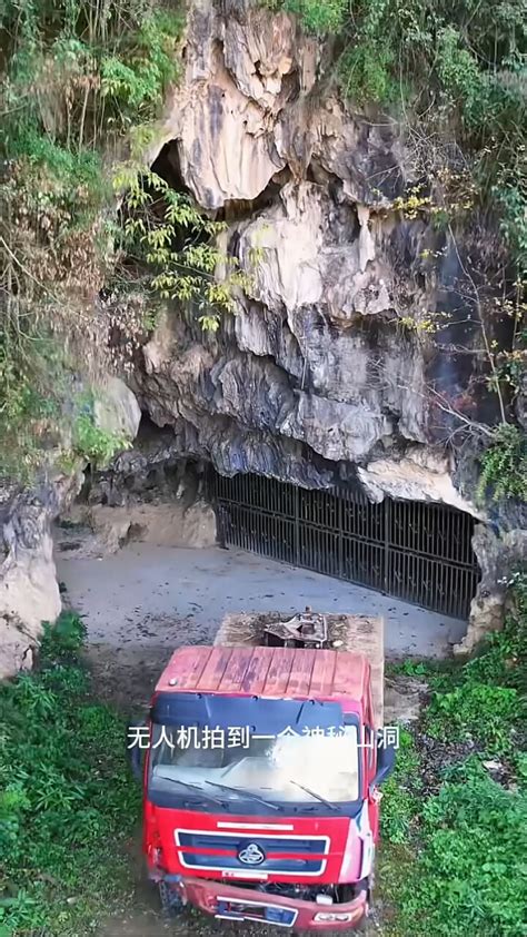 在自驾旅行贵州铜仁途中，无人机拍到一个神秘山洞，被一道很高的铁门密封着，究竟是什么人把山洞密封起来，到底在里面干什么腾讯新闻