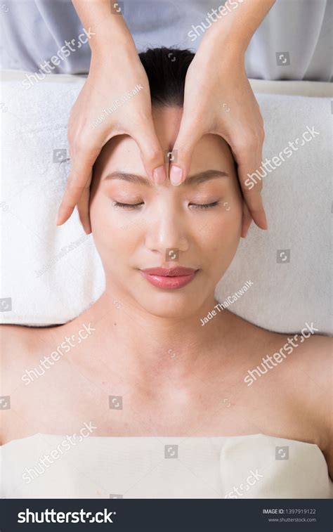 Pressure Point Head Photos Images And Pictures Shutterstock