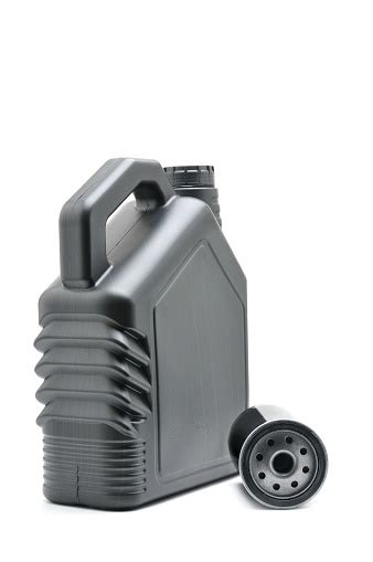 흰색 배경에 격리 된 자동차 엔진 오일 컨테이너 및 엔진 오일 필터 0명에 대한 스톡 사진 및 기타 이미지 0명 Cisternino 가솔린 Istock