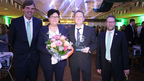 Thomas Schnuck Und Die 4 Fußball Herrenmannschaft Werden Geehrt Om