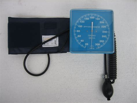 Clock Type Aneroid Sphygmomanometer China Sphygmomanometer And Stand