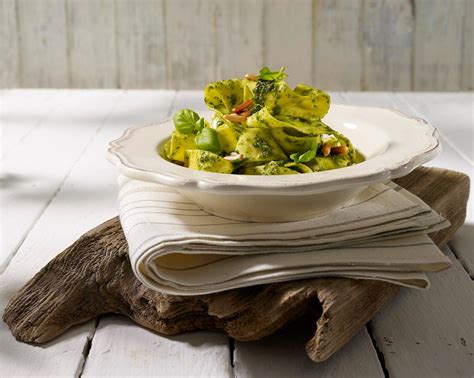Grünes Pesto Zu Bandnudeln Rezept Lecker