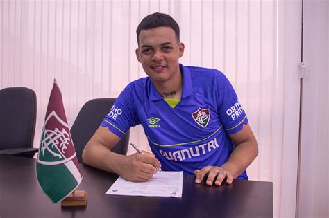 Fluminense anuncia oficialmente contratação de goleiro para a base