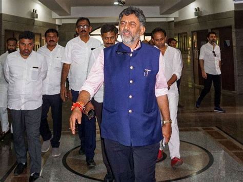 Karnataka Cm Race Dk Shivakumar Meets Mallikarjun Kharge Said Because
