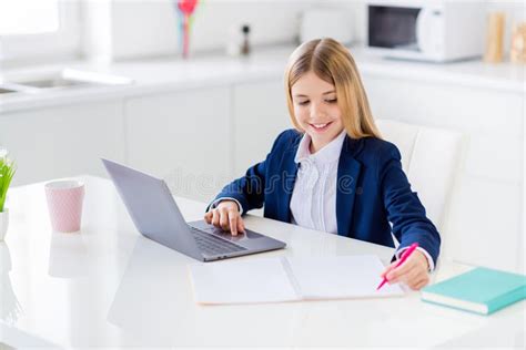 Portrait Of Her She Nice Attractive Smart Clever Cheerful Focused