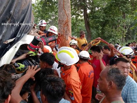 ပြင်ဦးလွင် မန္တလေးအဆင်းလမ်းတွင် ၆ ဘီးကားတစ်စီး ဘရိတ်ပေါက်၍ လမ်းဘေးသစ