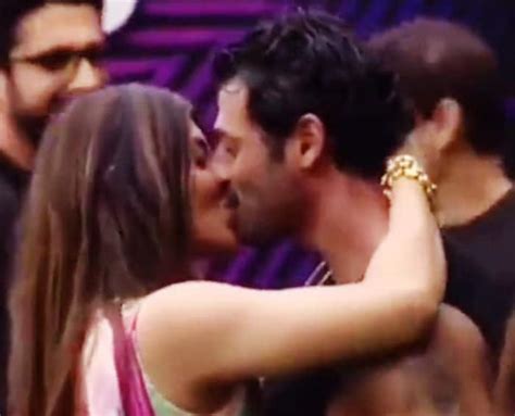 Bigg Boss Ott 2 Goes Berserk With Steaminess Akanksha Puri Jad Hadid