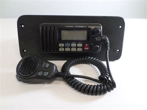 Icom Ic M422 Marine Vhf Radio W Icom Hm 150b Mic And Mounting Plate