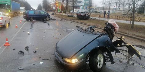Жуткая авария в Молодечно машину разорвало на две части