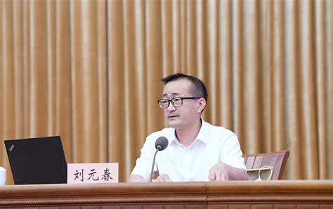 上海市委中心组学习会集中学习《习近平经济思想学习纲要》工作李强刘元春