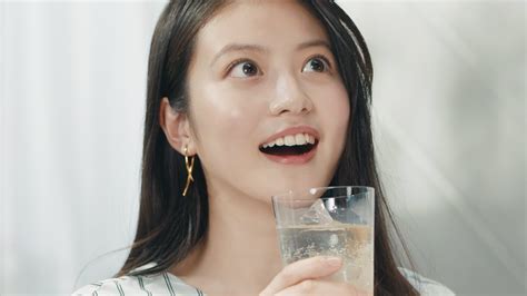 今田美桜、リリー・フランキーの手作りハイボールに驚き＆感激「好きかも！」 Cmで初共演 「キリンウイスキー 陸」 Moe Zine
