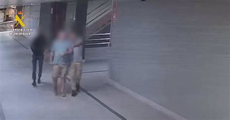 Detenidos Dos Hombres Por Robar Con Violencia A Un Turista En Un Centro