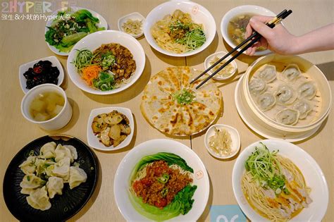 台中｜墨竹亭：新竹知名文青麵店也進軍台中囉！鮮蝦抄手燃麵和口水雞是開胃必點，炙燒煎餃子也頗推～ 輕旅行