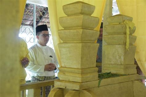 Satono Ziarah Ke Makam Sultan Terkait Hut Ke 329 Kota Sambas Antara News Kalimantan Barat