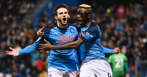 Neapel Gewinnt Vor Frankfurt Spiel In Sassuolo Fussball Mindener
