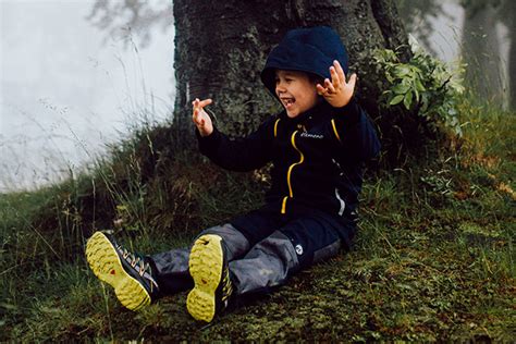 5 zasad jak ubrać dziecko na wycieczkę w góry jesienią Mamo Pracuj