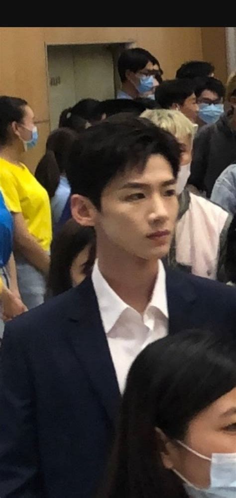 白敬亭五四晚会彩排路透，这就是行走的霸道总裁吧 搜狐大视野 搜狐新闻