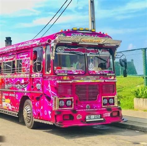 සුඛෝපභෝගී බස් රථයක් ගිනි ගනී දක්ශිණ අධිවේගී මාර්ගයේ 31 වන කිලෝමීටර් කණුව අසලදී කොළඹ දෙසට